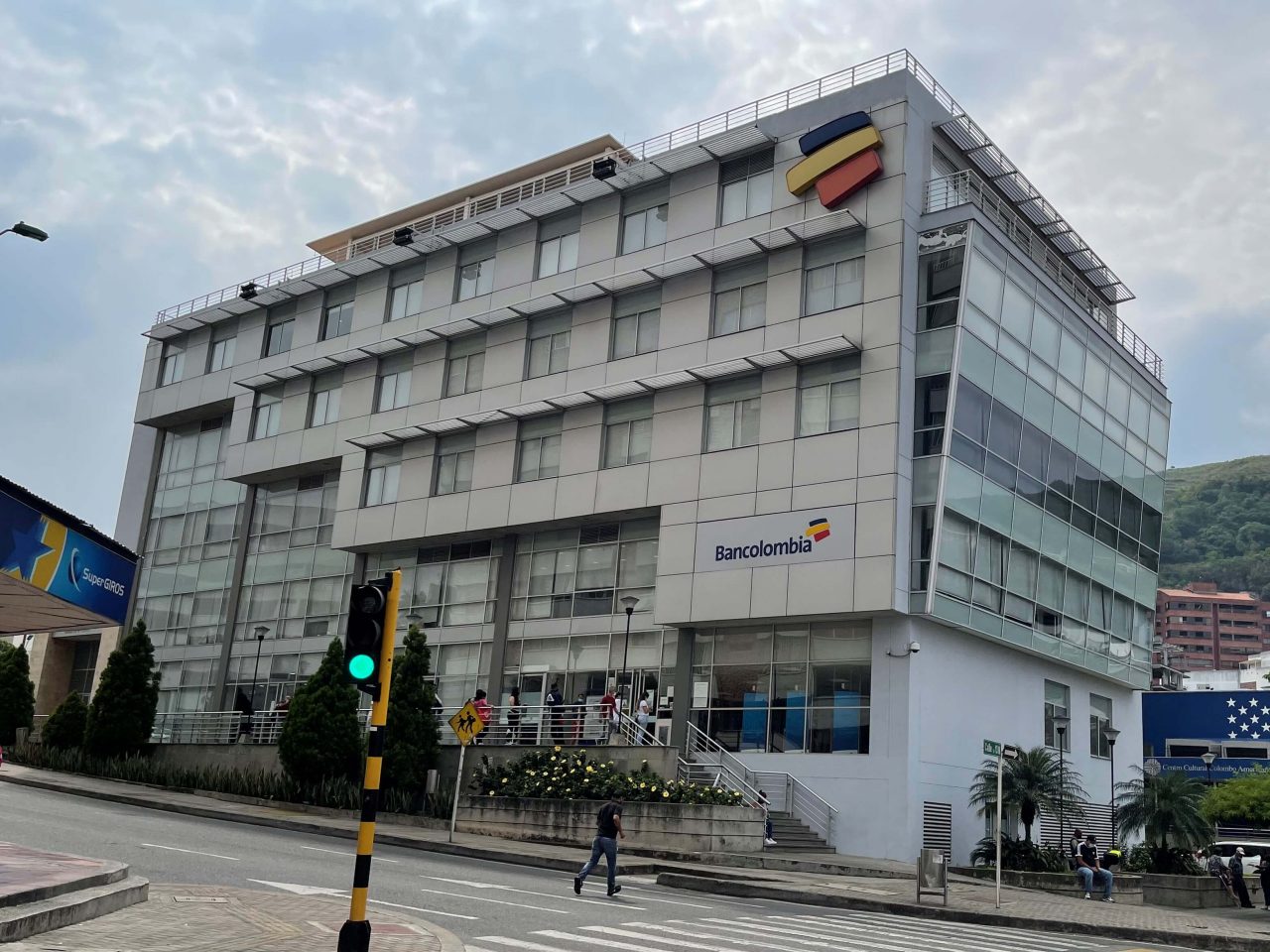 Edificio Bancolombia sede Granada | Famingenieros